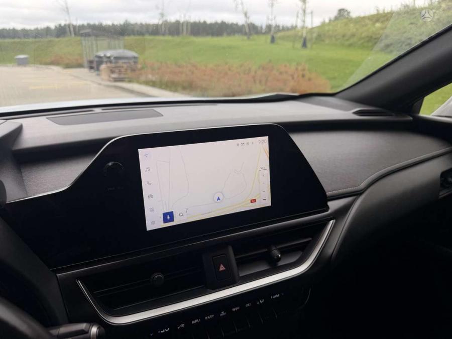 Grey Lexus UX 250h 2024 in Vilnius, with an engine capacity of 1.99 L and mileage of 61 thousand km for 31500 €, photo 44 on AUTOMOTO.COM.LV