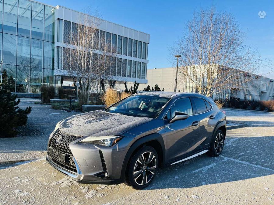 Grey Lexus UX 250h 2019 in Vilnius, with an engine capacity of 1.99 L and mileage of 93 thousand km for 19900 €, photo 1 on AUTOMOTO.COM.LV