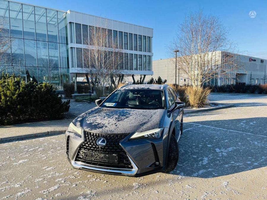 Grey Lexus UX 250h 2019 in Vilnius, with an engine capacity of 1.99 L and mileage of 93 thousand km for 19900 €, photo 2 on AUTOMOTO.COM.LV