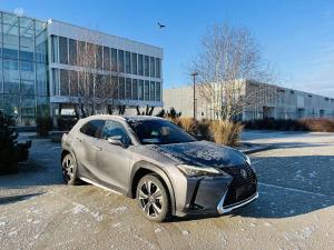 Grey Lexus UX 250h 2019 in Vilnius, with an engine capacity of 1.99 L and mileage of 93 thousand km for 19900 €, photo 3 on AUTOMOTO.COM.LV