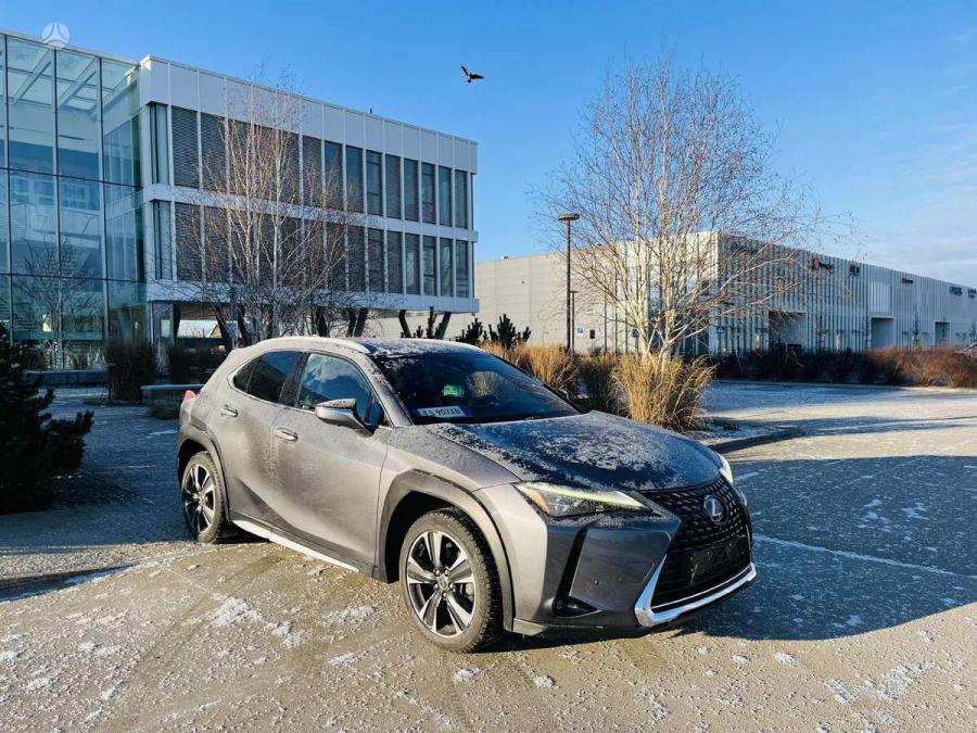 Grey Lexus UX 250h 2019 in Vilnius, with an engine capacity of 1.99 L and mileage of 93 thousand km for 19900 €, photo 3 on AUTOMOTO.COM.LV