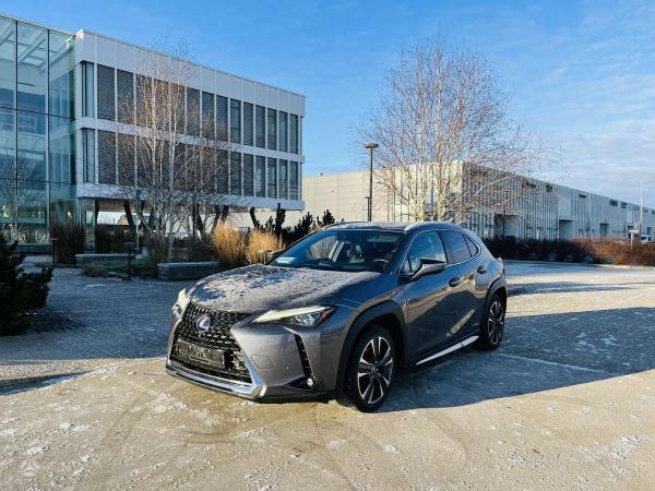 Grey Lexus UX 250h 2019 in Vilnius, with an engine capacity of 1.99 L and mileage of 93 thousand km for 19900 €, photo 9 on AUTOMOTO.COM.LV