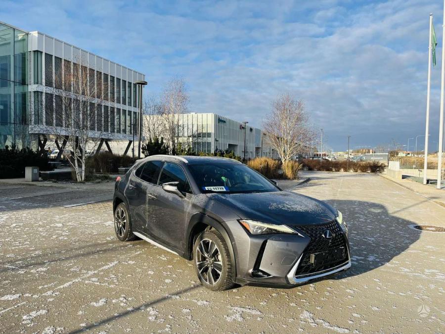 Grey Lexus UX 250h 2019 in Vilnius, with an engine capacity of 1.99 L and mileage of 93 thousand km for 19900 €, photo 12 on AUTOMOTO.COM.LV