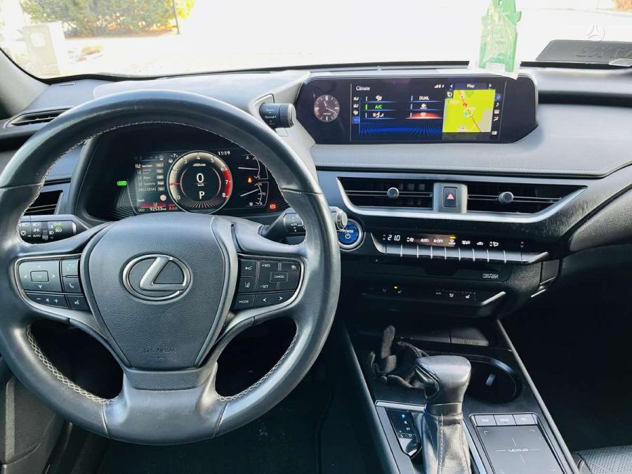 Grey Lexus UX 250h 2019 in Vilnius, with an engine capacity of 1.99 L and mileage of 93 thousand km for 19900 €, photo 16 on AUTOMOTO.COM.LV