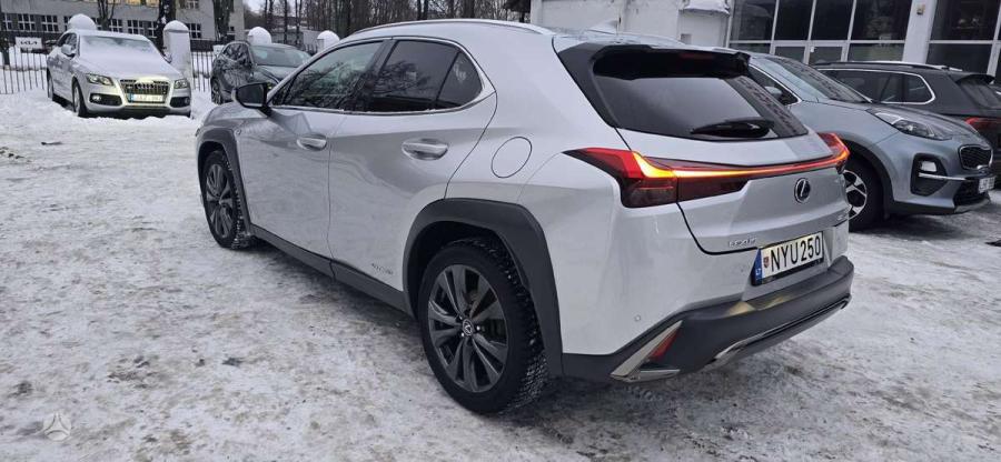 Grey Lexus UX 250h 2019 in Klaipeda, with an engine capacity of 2.00 L and mileage of 95 thousand km for 23500 €, photo 1 on AUTOMOTO.COM.LV