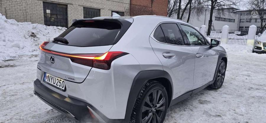 Grey Lexus UX 250h 2019 in Klaipeda, with an engine capacity of 2.00 L and mileage of 95 thousand km for 23500 €, photo 2 on AUTOMOTO.COM.LV