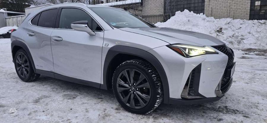Grey Lexus UX 250h 2019 in Klaipeda, with an engine capacity of 2.00 L and mileage of 95 thousand km for 23500 €, photo 3 on AUTOMOTO.COM.LV