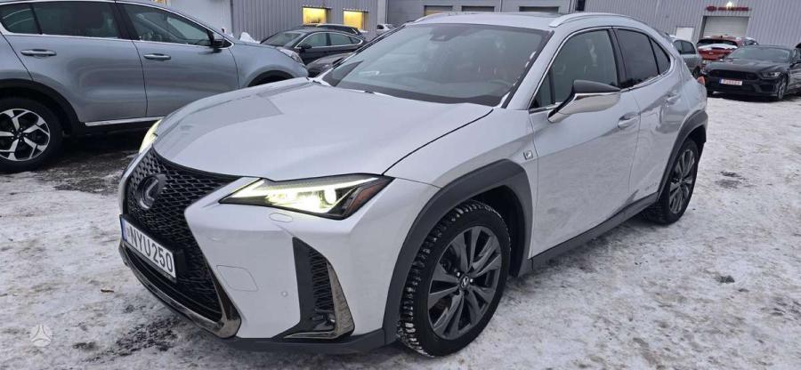 Grey Lexus UX 250h 2019 in Klaipeda, with an engine capacity of 2.00 L and mileage of 95 thousand km for 23500 €, photo 12 on AUTOMOTO.COM.LV