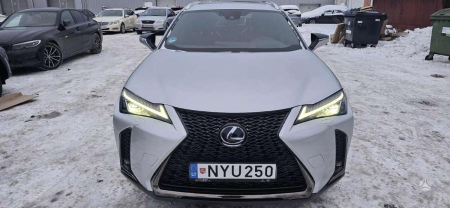 Grey Lexus UX 250h 2019 in Klaipeda, with an engine capacity of 2.00 L and mileage of 95 thousand km for 23500 €, photo 13 on AUTOMOTO.COM.LV