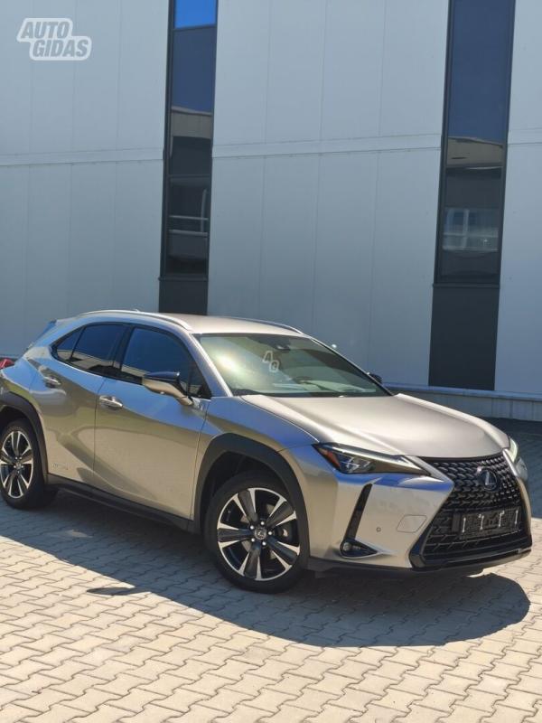 Pelēks Lexus UX 250h 2019 Viļņa, ar dzinēja tilpumu 2.00 L un nobraukumu 71 tūkst. km par 28000 €, foto 2 vietnē AUTOMOTO.COM.LV