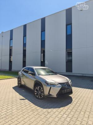 Pelēks Lexus UX 250h 2019 Viļņa, ar dzinēja tilpumu 2.00 L un nobraukumu 71 tūkst. km par 28000 €, foto  vietnē AUTOMOTO.COM.LV