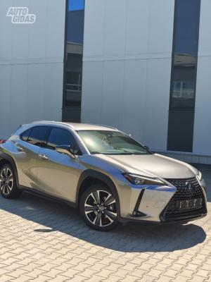 Grey Lexus UX 250h 2019 in Vilnius, with an engine capacity of 2.00 L and mileage of 71 thousand km for 28000 €, photo 3 on AUTOMOTO.COM.LV