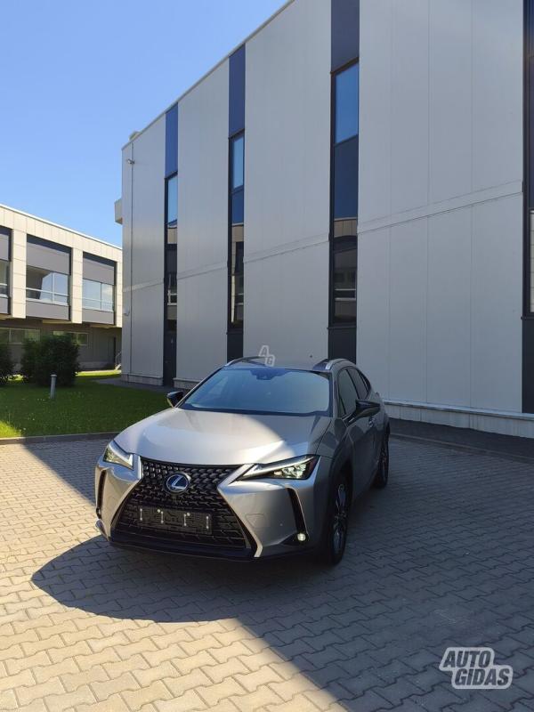 Pelēks Lexus UX 250h 2019 Viļņa, ar dzinēja tilpumu 2.00 L un nobraukumu 71 tūkst. km par 28000 €, foto 4 vietnē AUTOMOTO.COM.LV