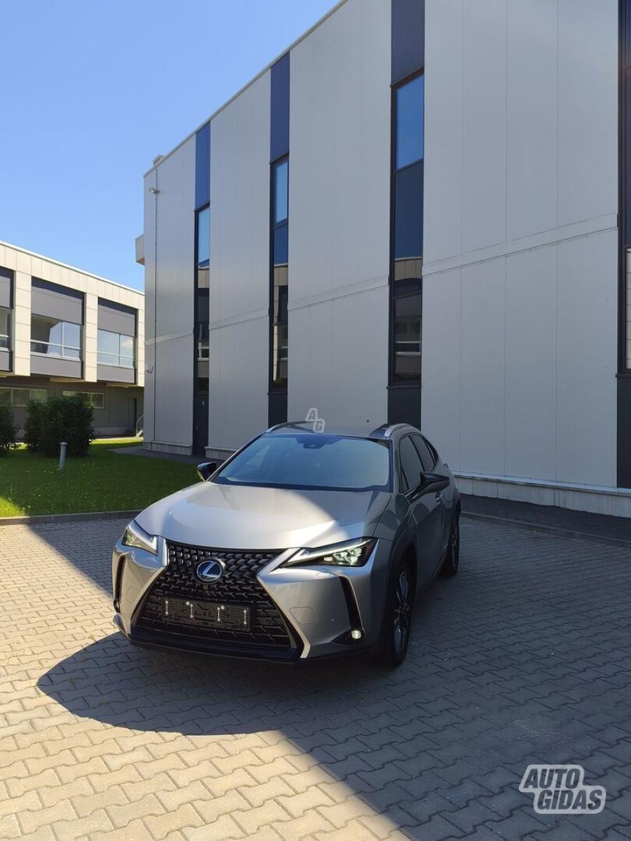 Grey Lexus UX 250h 2019 in Vilnius, with an engine capacity of 2.00 L and mileage of 71 thousand km for 28000 €, photo 5 on AUTOMOTO.COM.LV