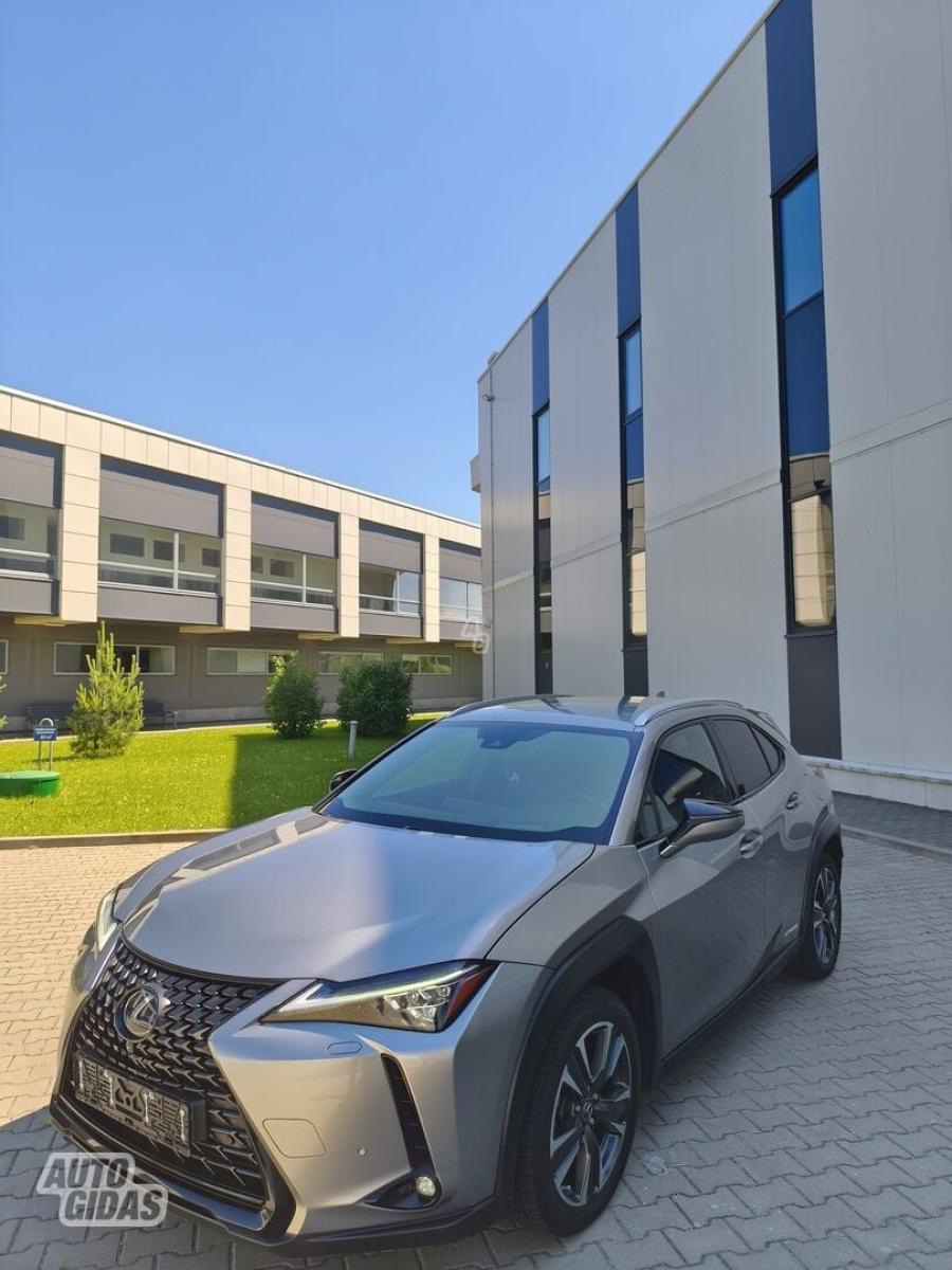 Grey Lexus UX 250h 2019 in Vilnius, with an engine capacity of 2.00 L and mileage of 71 thousand km for 28000 €, photo 6 on AUTOMOTO.COM.LV