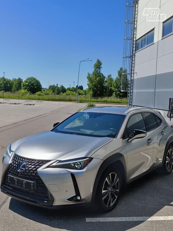 Pelēks Lexus UX 250h 2019 Viļņa, ar dzinēja tilpumu 2.00 L un nobraukumu 71 tūkst. km par 28000 €, foto 9 vietnē AUTOMOTO.COM.LV