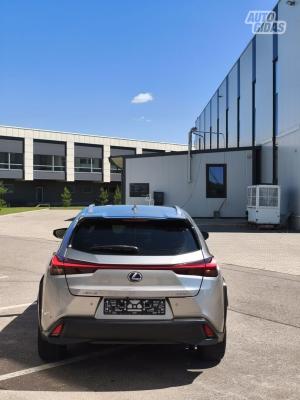Grey Lexus UX 250h 2019 in Vilnius, with an engine capacity of 2.00 L and mileage of 71 thousand km for 28000 €, photo 18 on AUTOMOTO.COM.LV