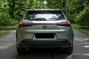 Grey Lexus UX 250h 2021 in Vilnius, with an engine capacity of 2.00 L and mileage of 126 thousand km for 23100 €, photo 2 on AUTOMOTO.COM.LV
