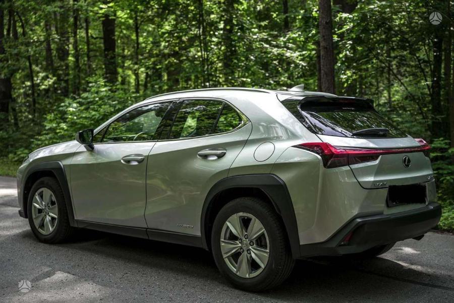 Grey Lexus UX 250h 2021 in Vilnius, with an engine capacity of 2.00 L and mileage of 126 thousand km for 23100 €, photo 6 on AUTOMOTO.COM.LV