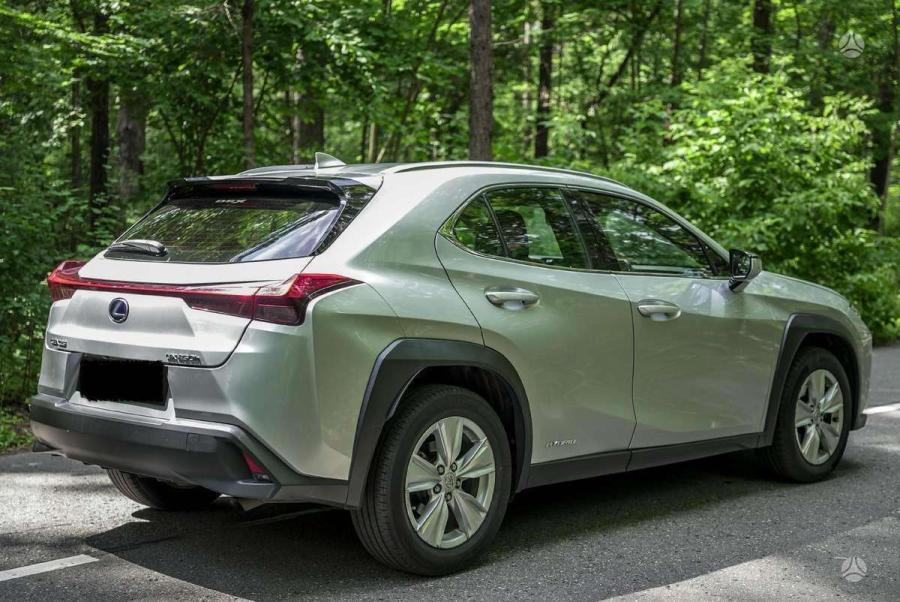 Grey Lexus UX 250h 2021 in Vilnius, with an engine capacity of 2.00 L and mileage of 126 thousand km for 23100 €, photo 7 on AUTOMOTO.COM.LV