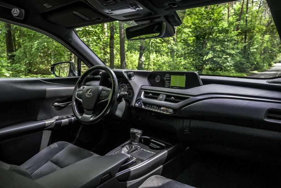 Grey Lexus UX 250h 2021 in Vilnius, with an engine capacity of 2.00 L and mileage of 126 thousand km for 23100 €, photo 10 on AUTOMOTO.COM.LV