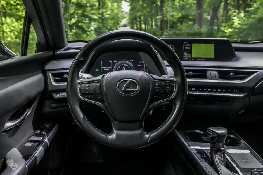 Grey Lexus UX 250h 2021 in Vilnius, with an engine capacity of 2.00 L and mileage of 126 thousand km for 23100 €, photo 15 on AUTOMOTO.COM.LV