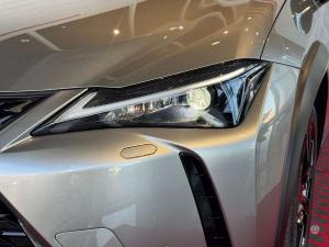 Grey Lexus UX 250h 2021 in Siauliai, with an engine capacity of 1.99 L and mileage of 64 thousand km for 24500 €, photo 5 on AUTOMOTO.COM.LV