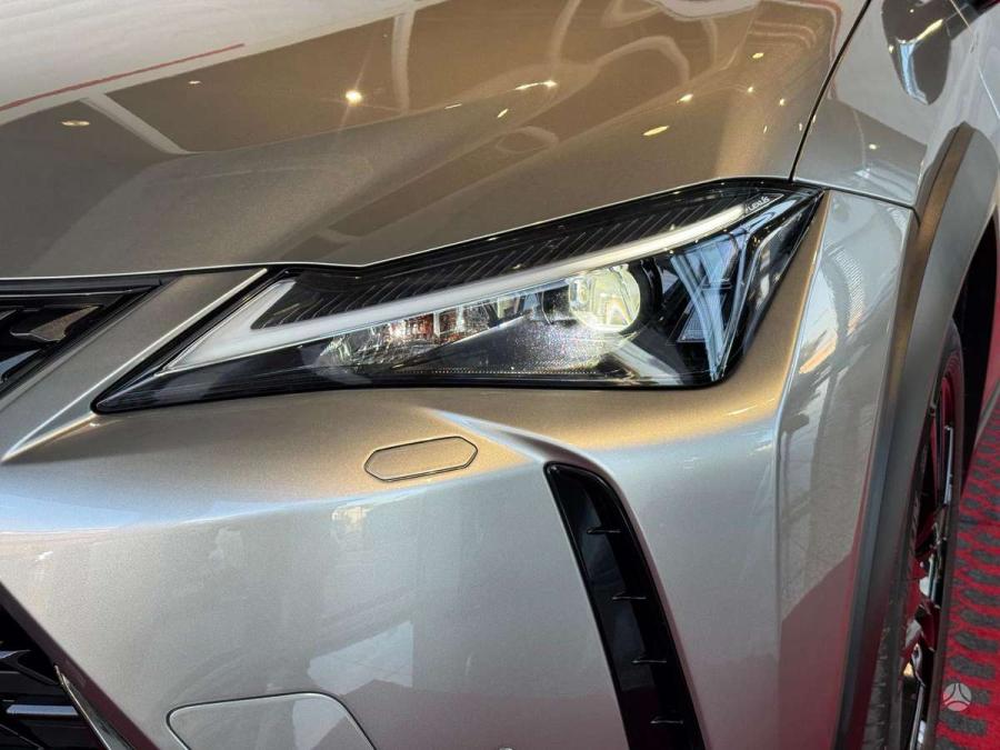 Grey Lexus UX 250h 2021 in Siauliai, with an engine capacity of 1.99 L and mileage of 64 thousand km for 24500 €, photo 5 on AUTOMOTO.COM.LV