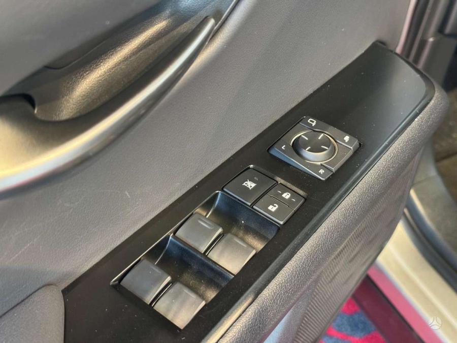 Grey Lexus UX 250h 2021 in Siauliai, with an engine capacity of 1.99 L and mileage of 64 thousand km for 24500 €, photo 11 on AUTOMOTO.COM.LV