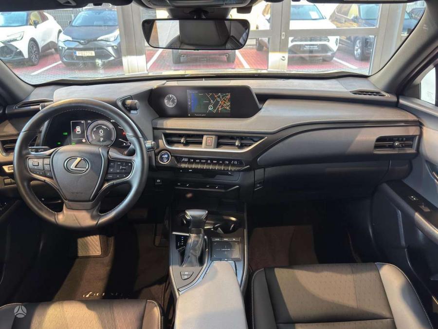 Grey Lexus UX 250h 2021 in Siauliai, with an engine capacity of 1.99 L and mileage of 64 thousand km for 24500 €, photo 12 on AUTOMOTO.COM.LV