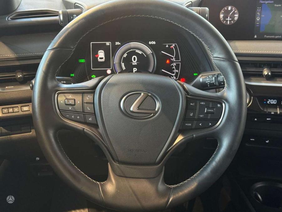 Grey Lexus UX 250h 2021 in Siauliai, with an engine capacity of 1.99 L and mileage of 64 thousand km for 24500 €, photo 13 on AUTOMOTO.COM.LV