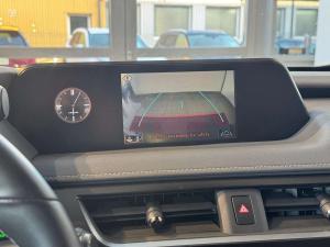 Grey Lexus UX 250h 2021 in Siauliai, with an engine capacity of 1.99 L and mileage of 64 thousand km for 24500 €, photo 17 on AUTOMOTO.COM.LV