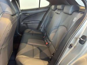 Grey Lexus UX 250h 2021 in Siauliai, with an engine capacity of 1.99 L and mileage of 64 thousand km for 24500 €, photo 21 on AUTOMOTO.COM.LV