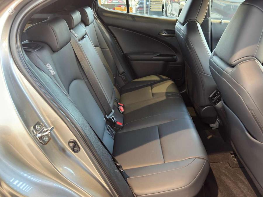 Grey Lexus UX 250h 2021 in Siauliai, with an engine capacity of 1.99 L and mileage of 64 thousand km for 24500 €, photo 22 on AUTOMOTO.COM.LV