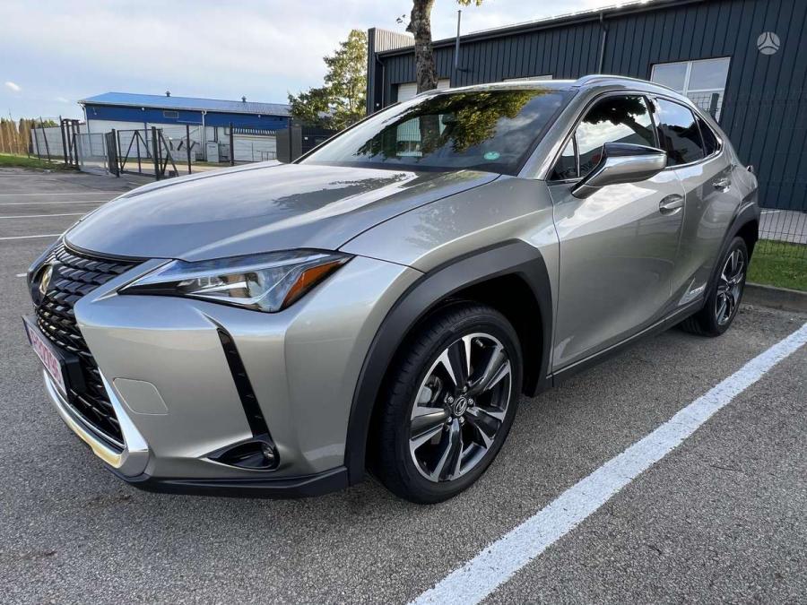 Grey Lexus UX 250h 2022 in Taurage, with an engine capacity of 2.00 L and mileage of 32 thousand km for 24499 €, photo 4 on AUTOMOTO.COM.LV