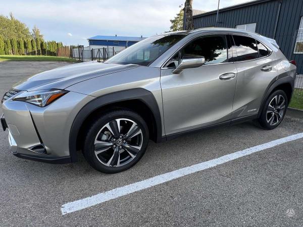Grey Lexus UX 250h 2022 in Taurage, with an engine capacity of 2.00 L and mileage of 32 thousand km for 24499 €, photo 7 on AUTOMOTO.COM.LV