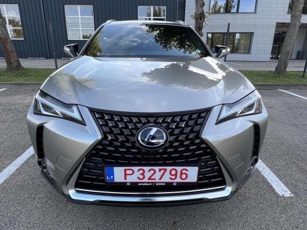 Grey Lexus UX 250h 2022 in Taurage, with an engine capacity of 2.00 L and mileage of 32 thousand km for 24499 €, photo 8 on AUTOMOTO.COM.LV