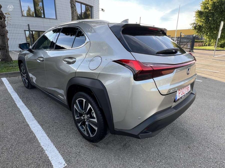 Grey Lexus UX 250h 2022 in Taurage, with an engine capacity of 2.00 L and mileage of 32 thousand km for 24499 €, photo 10 on AUTOMOTO.COM.LV