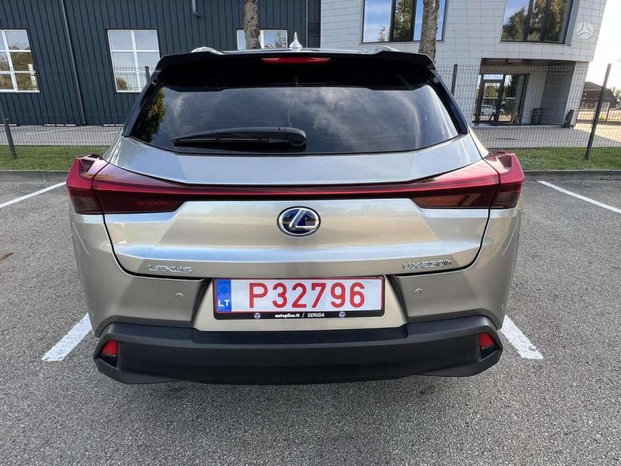 Grey Lexus UX 250h 2022 in Taurage, with an engine capacity of 2.00 L and mileage of 32 thousand km for 24499 €, photo 12 on AUTOMOTO.COM.LV