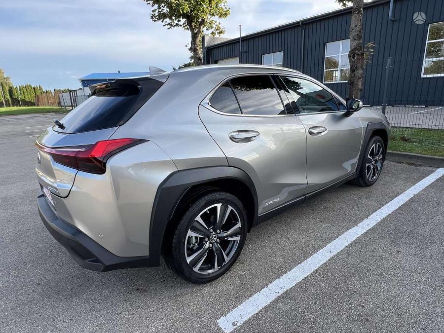 Grey Lexus UX 250h 2022 in Taurage, with an engine capacity of 2.00 L and mileage of 32 thousand km for 24499 €, photo 13 on AUTOMOTO.COM.LV