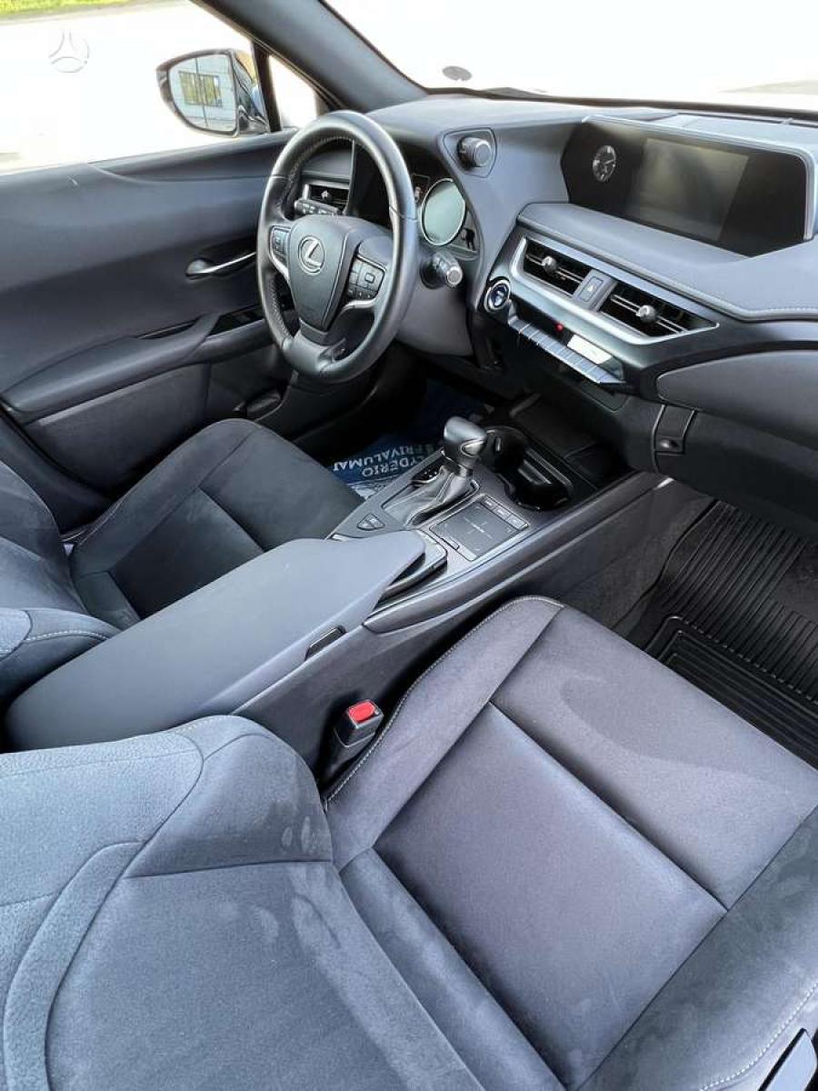 Grey Lexus UX 250h 2022 in Taurage, with an engine capacity of 2.00 L and mileage of 32 thousand km for 24499 €, photo 17 on AUTOMOTO.COM.LV