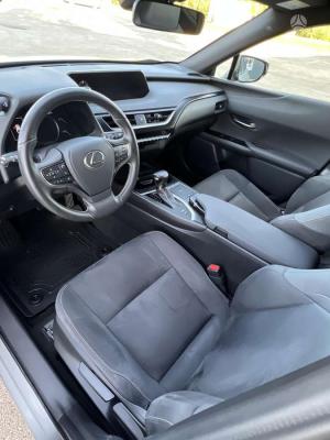 Grey Lexus UX 250h 2022 in Taurage, with an engine capacity of 2.00 L and mileage of 32 thousand km for 24499 €, photo 18 on AUTOMOTO.COM.LV
