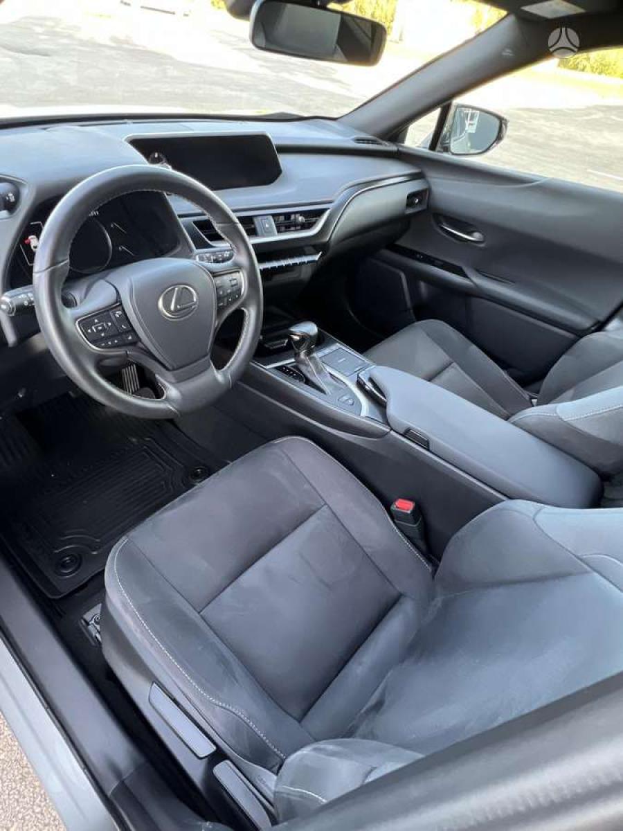 Grey Lexus UX 250h 2022 in Taurage, with an engine capacity of 2.00 L and mileage of 32 thousand km for 24499 €, photo 18 on AUTOMOTO.COM.LV