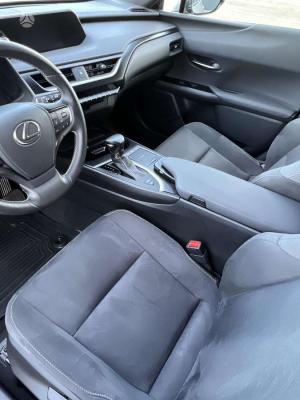 Grey Lexus UX 250h 2022 in Taurage, with an engine capacity of 2.00 L and mileage of 32 thousand km for 24499 €, photo 23 on AUTOMOTO.COM.LV