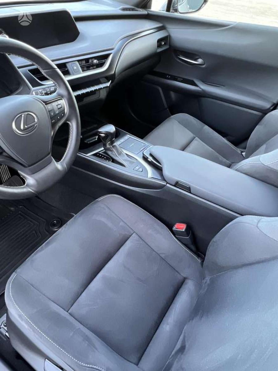 Grey Lexus UX 250h 2022 in Taurage, with an engine capacity of 2.00 L and mileage of 32 thousand km for 24499 €, photo 23 on AUTOMOTO.COM.LV