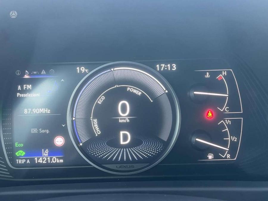 Grey Lexus UX 250h 2022 in Taurage, with an engine capacity of 2.00 L and mileage of 32 thousand km for 24499 €, photo 25 on AUTOMOTO.COM.LV
