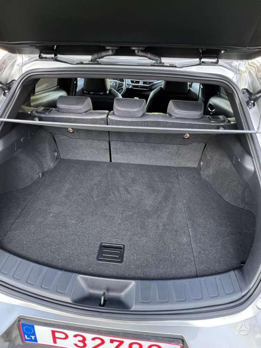 Grey Lexus UX 250h 2022 in Taurage, with an engine capacity of 2.00 L and mileage of 32 thousand km for 24499 €, photo 30 on AUTOMOTO.COM.LV