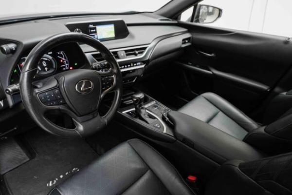 Lexus UX 250h 2019 in Peetri, with an engine capacity of 2.00 L and mileage of 90 thousand km for 28650 €, photo 11 on AUTOMOTO.COM.LV