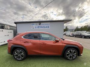 Orange Lexus UX 250h 2019 in Panevezys, with an engine capacity of 1.99 L and mileage of 321 thousand km for 16500 €, photo 5 on AUTOMOTO.COM.LV