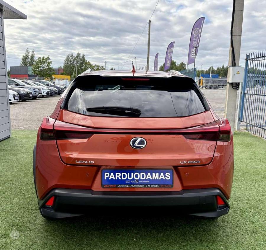 Orange Lexus UX 250h 2019 in Panevezys, with an engine capacity of 1.99 L and mileage of 321 thousand km for 16500 €, photo 7 on AUTOMOTO.COM.LV